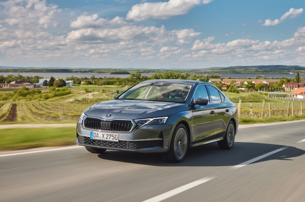 Škoda adds sporting edge to new Octavia range with most powerful vRS ...